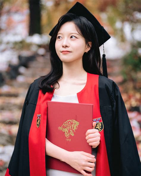 일월일일 [1月1日] 졸업스냅 ㅣ 졸업연주스냅 ㅣ 연주스냅 Ilwolilil Film • Instagram Photos And Videos