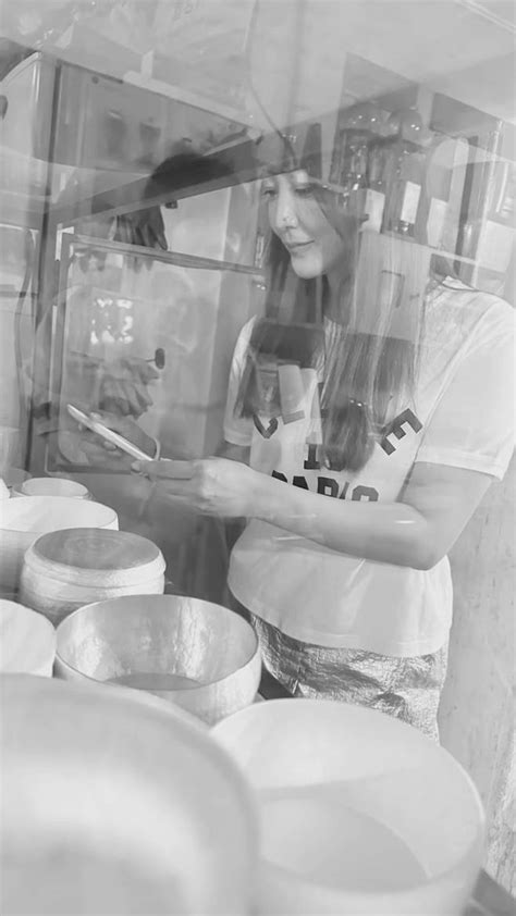 리치맘 김희선 셀린느 입고 하는 일은 삼겹살 먹기 상큼한 동안미모 뿜뿜 롱스커트룩 뷰티는 내운명