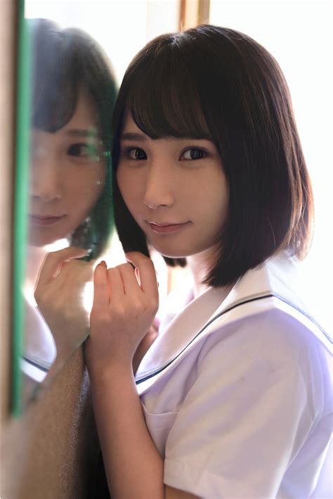 由良かな 1stグラビア写真集『smile』 V2ph