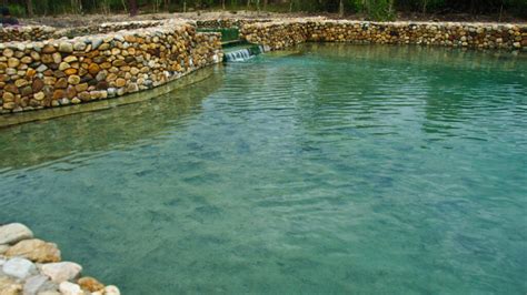 Your Guide To Visiting Eclipse Nordic Hot Springs Getaway Couple