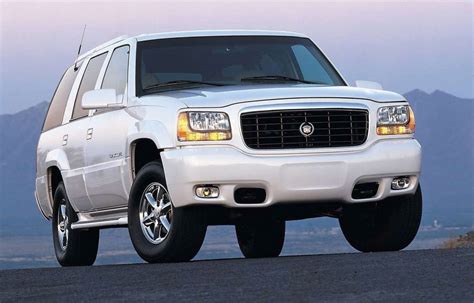 Cadillac Escalade First Generation Exterior 001 Front Three