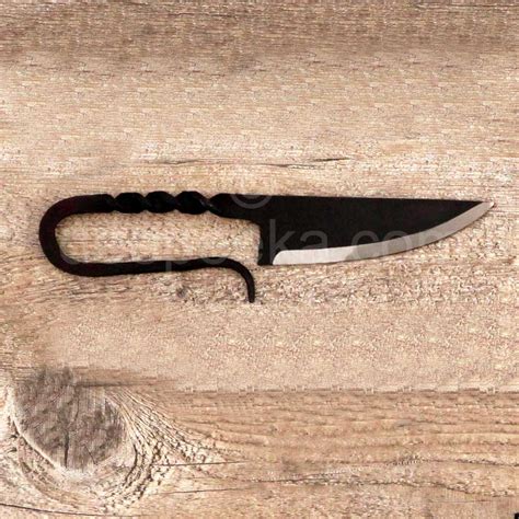 Twisted Handle Striker Knife C