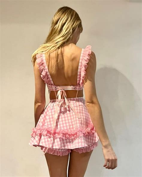 Angèle Back Pic