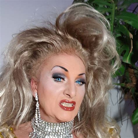 Shirley Cartier Int Verwandlungskünstlerin