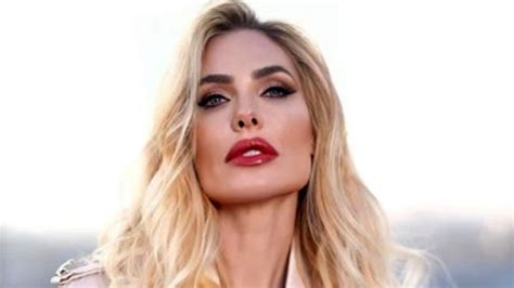 Ilary Blasi Pazza Di Un Aitante Giovane E Totti Ha Trovato Messaggi