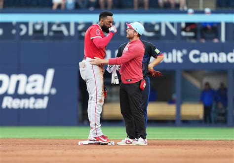 Blue Jays Edge Angels In 10 Innings After Bachmans Throwing Error Allows Straw To Score