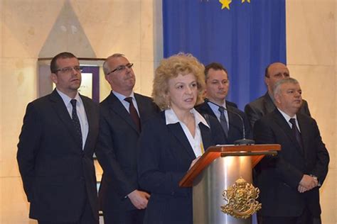 Петя Първанова гарантира честни и прозрачни избори снимки