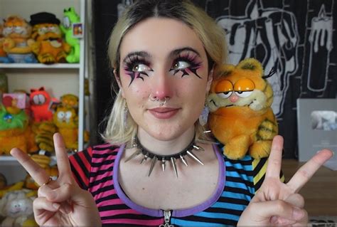 Izzzyzzz In 2025 Best Makeup Products Best Youtubers Halloween Face