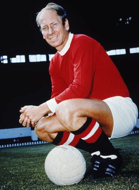 Sir Bobby Charlton Manchester United Legend And World Cup Winner Dies
