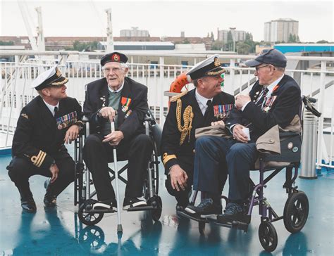 Commander Glenn Higson And Commodore John Voyce Naval Base Commander Share Moments With Veterans