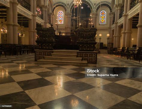 Innenansicht Einer Synagoge Mit Bima In Der Mitte Die Synagoge Ist Ein