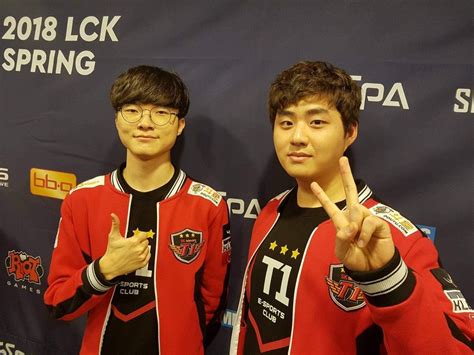 Pin By T1 Faker On T1 Faker 𝙎𝙞𝙜𝙣𝙖𝙩𝙪𝙧𝙚 𝙥𝙤𝙨𝙚 Sk Sport Sports Clubs Esports