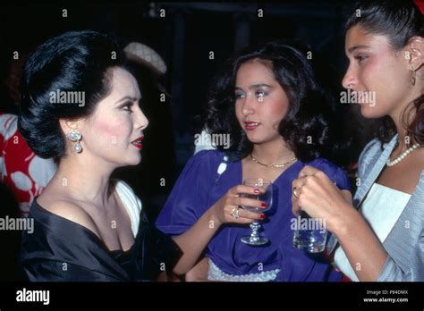 Ratna Sari Dewi Sukarno Mit Tochter Kartika Carina In Paris Frankreich