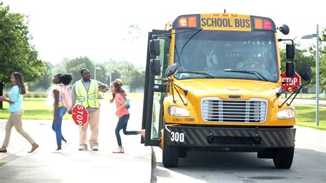 417 Stock Videos Filmmaterial Und 4 K Videoclips Zu Teens School Bus