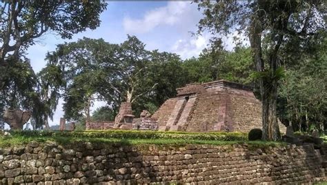 Mengeksplorasi Punden Berundak Gunung Padang Pusat Kekuasaan Kerajaan