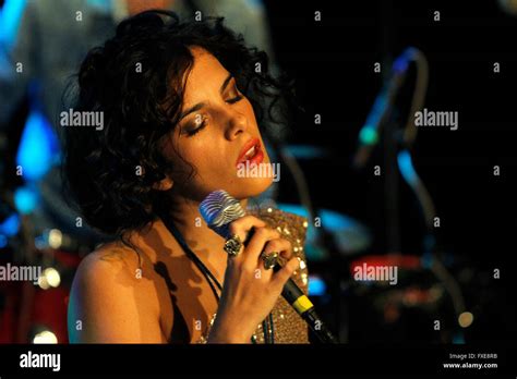 Brazilian Singer Ceu In Concert Fotos Und Bildmaterial In Hoher Auflösung Alamy