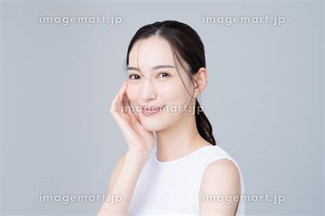 若い日本人女性のビューティ （人物）の写真素材 [273180190] イメージマート
