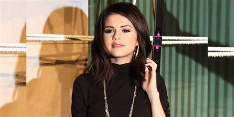 Selena Gomez Reveals Bipolar Disorder Diagnosis on Instagram Live