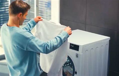 При якому режимі та температурі потрібно прати літній світлий одяг