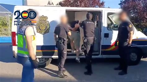 La Policía Detiene In Fraganti A Cuatro Varones Especializados En El