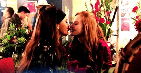 Pinterest Cheryl Blossom Riverdale Cute Lesbian Couples Lesbian Girls