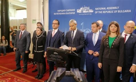 Възраждане и БСП ще сезират КС за изпращането на военна помощ на Украйна Cross Bg