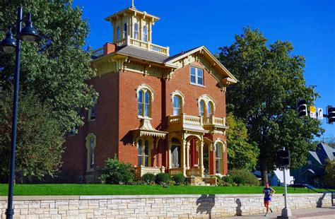 5 Reasons To Visit® Iowa City Iowa — Steeped In History And Energy