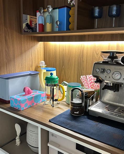 일상의 감각 레노바 ‘ 문득 바라본 눈길 끝 모습이 아름다워 머물고 싶어지는 곳이 바로 내 공간이라면 얼마나 행복할까요💖🌷 행복은 크기보다 빈도라고 하잖아요 그러니