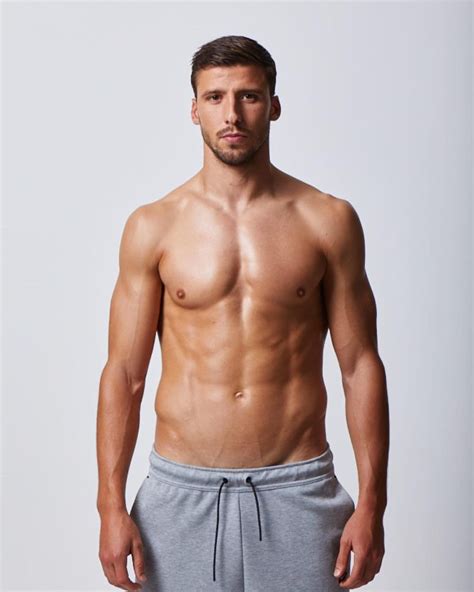 Is Demet Özdemir Dating A Handsome Footballer Al Bawaba