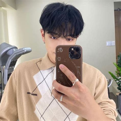 Hongjoong Ateez Icon Selca