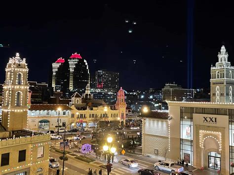 Christmas In Kansas City Ultimate Holiday Guide Travel And Tinsel