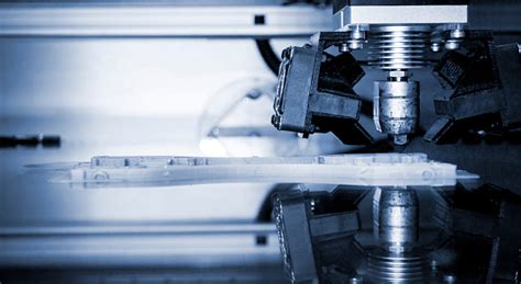 3d 프린터는 미러 반사 표면 클로즈업에 격리된 물체를 인쇄합니다 엔지니어에 대한 스톡 사진 및 기타 이미지 엔지니어 3