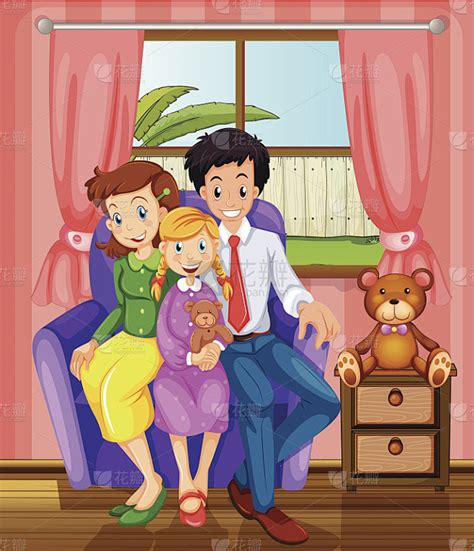 微笑的家庭在房子里