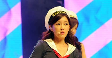 [e포토]티아라 소연 깜찍한 모습으로 댄스