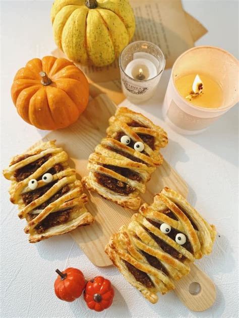 Bà nội trợ Việt khoe ảnh dư âm Halloween bày cả bàn tiệc chiều con