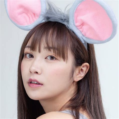 子役として芸能界デビューし、『天才てれびくんmax』（nhk教育）には「てんかりん」 として出演。その後、ブロガー、ギャルモデル、ニート