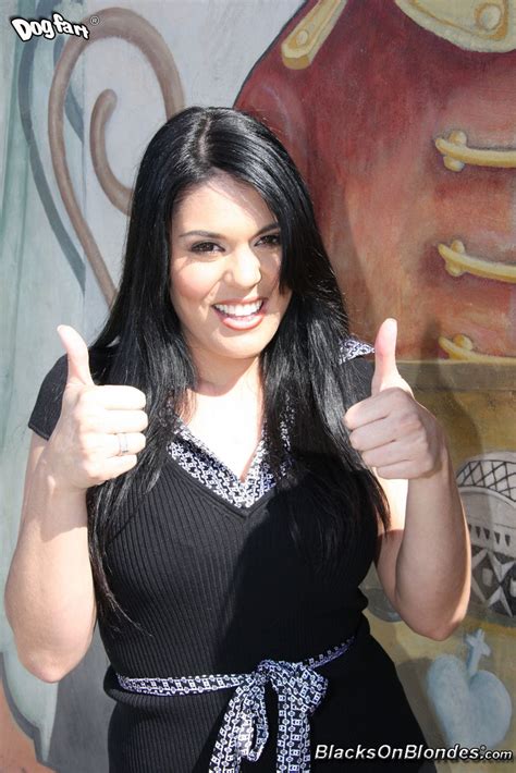 Olivia Olovely Wallpicsnet Wallpapers Photos Pictures Backgrounds