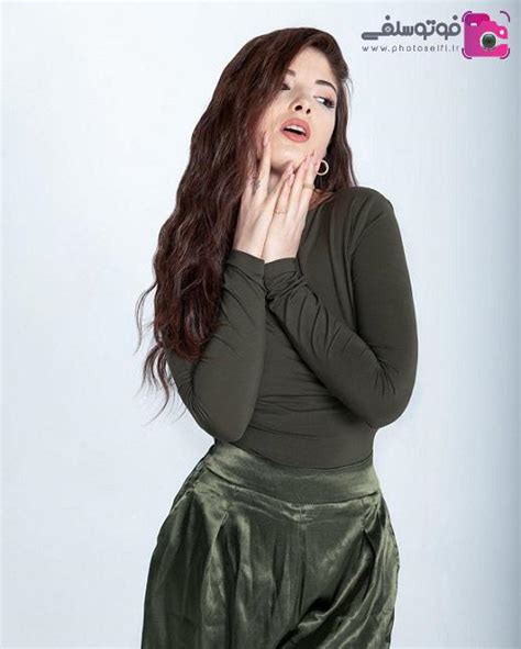 بیوگرافی دنیا دادرسان خواننده زن و شوهرش سروش صادقی عکس ️ فوتوسلفی