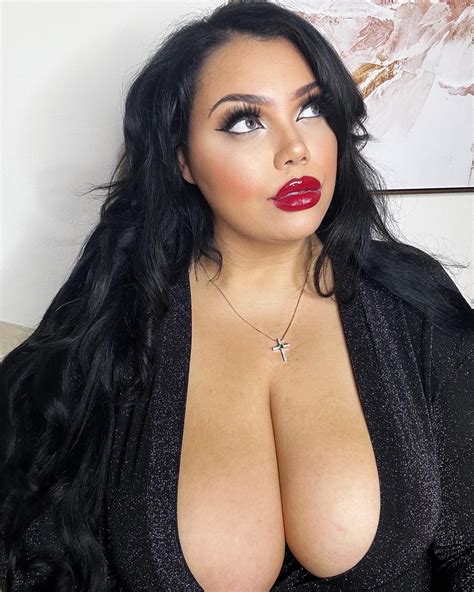 Aspasia on Twitter: "Kiss me hard before you go #curvy #bbw #bbwwomen #bbwgram # ...