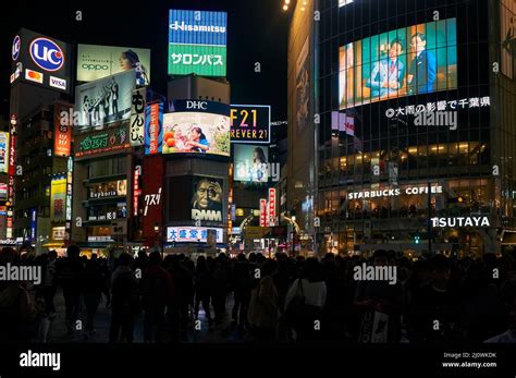 Shibuya Crossing Or Shibuya Scramble Crossing At Night Tokyo J Stock