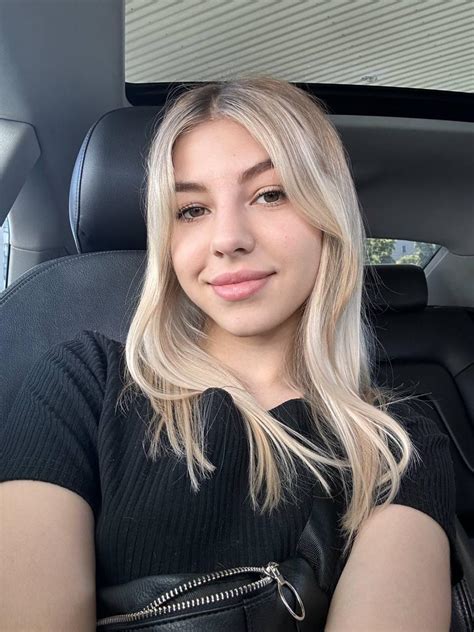 Selfiegirl Selfiegirl
