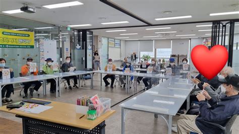 어르신문화교육 벚꽃나무 꾸미기 프로그램 천안시수어통역센터