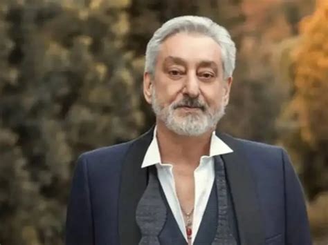 ابی، خواننده، برای اعتراضات و اعتصابات سراسری ۱۴ تا ۱۶ آذر فراخوان داد