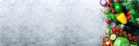 회색 바탕에 신선한 야채 세트입니다 향기로운 나물 양파 아보카도 브로콜리 고추 종 가지 양배추 무 오이 아몬드 Rucola 아기 옥수수 배너 0명에 대한 스톡 사진 및 기타
