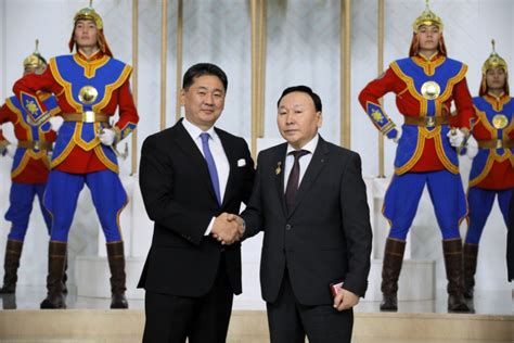 Сар шинийн босгон дээр хүнс хөдөө аж ахуй хөнгөн үйлдвэрийн салбараас гавьяатууд төрлөө Mnews Mn