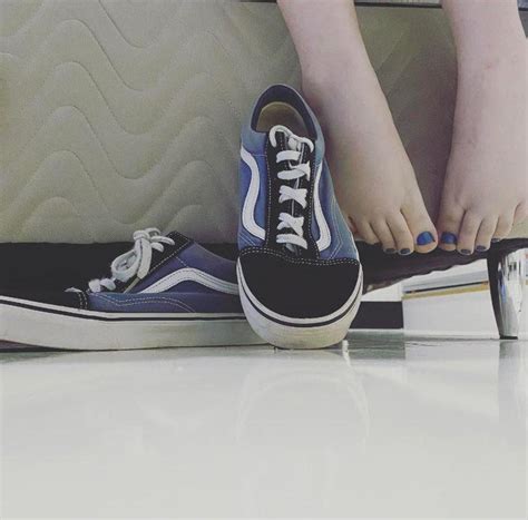 Giantess New Shoes By Giantesselizabeth On Deviantart