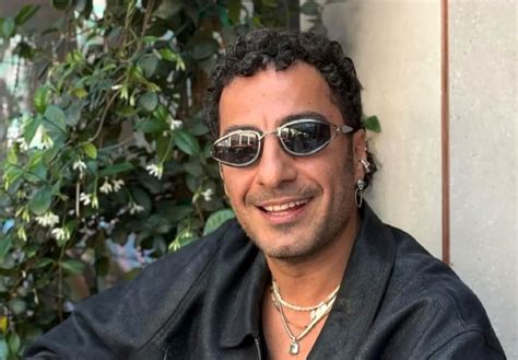 اعتراض نوید محمدزاده به اخراج افغانستانی‌ها از ایران عکس روزنامه