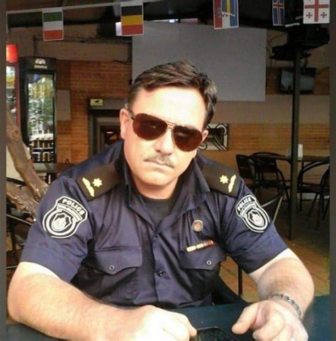 Archil მე არჩილ ცქვიტიშვილი როგორც ქართული პოლიციის ოფიცერი თადარიგის მაიორი რომლის ოჯახის