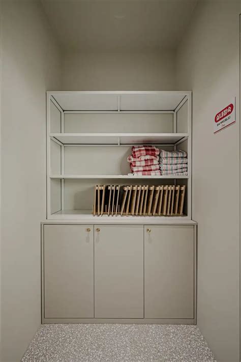 밝고 내추럴한 우드톤 레드 컬러로 포인트를 준 45평 스터디카페인테리어 화성 밝고 내추럴한 우드톤 레드 컬러로 포인트를 준 45평 스터디카페인테리어 화성