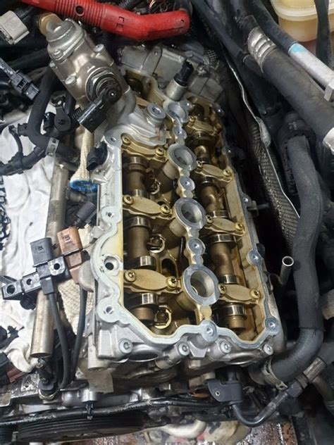 울산 아우디 A8 40tfsi 엔진오일 누유로 흡기매니가스켓로커암커버가스켓오일필터하우징오링 및 발전기점화플러그 라디에타상하부호수 및 본넷휀더운헤드라이트교환